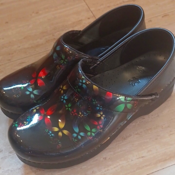 Dansko | Shoes | Gorgeous Dansko Black Patent Floral Professional Wedge ...